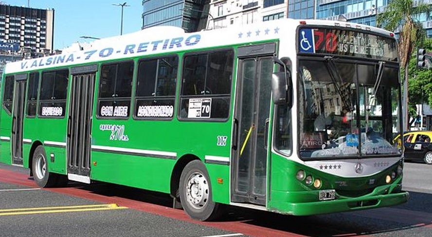 Paro en la línea 70 de colectivos porque agredieron a un chofer en ...