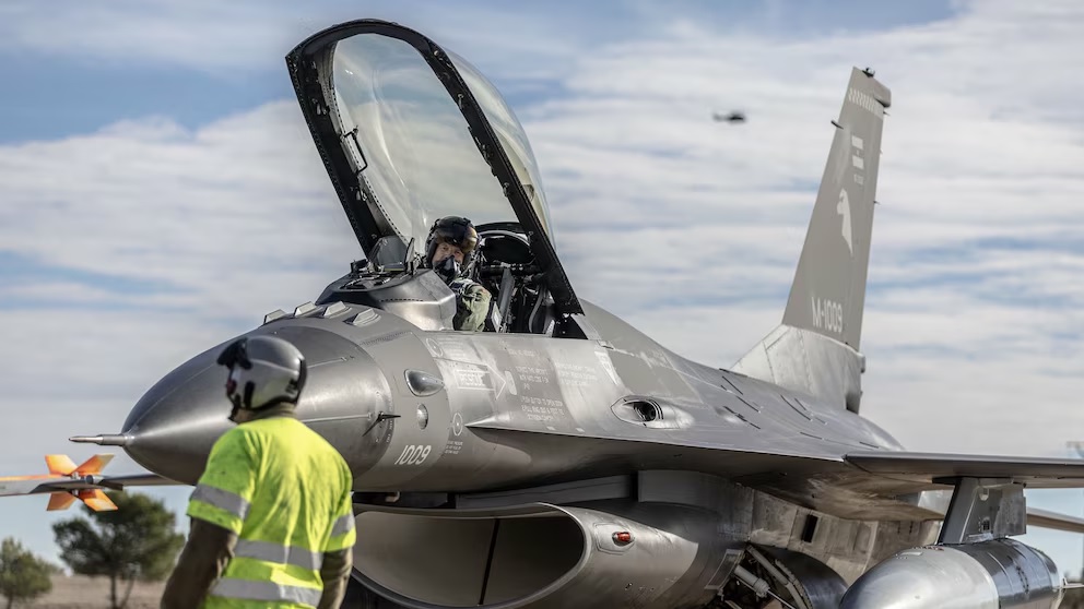 El vuelo de los F-16 sobre la Ciudad de Buenos Aires se adelantó al ...