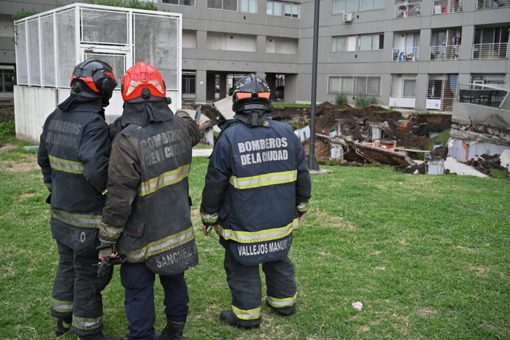 Derrumbe en Parque Patricios: comenzaron los trabajos en el edificio ...
